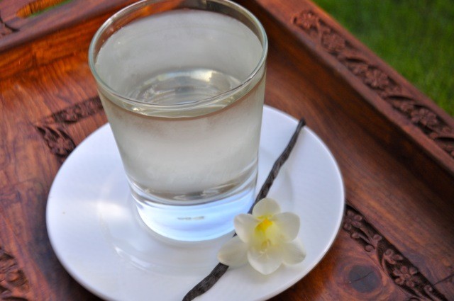 Vanilla Bean Spa Water - Real Healthy Recipes